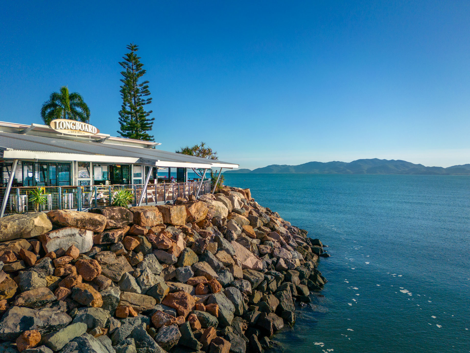 Home | Longboard Bar & Grill